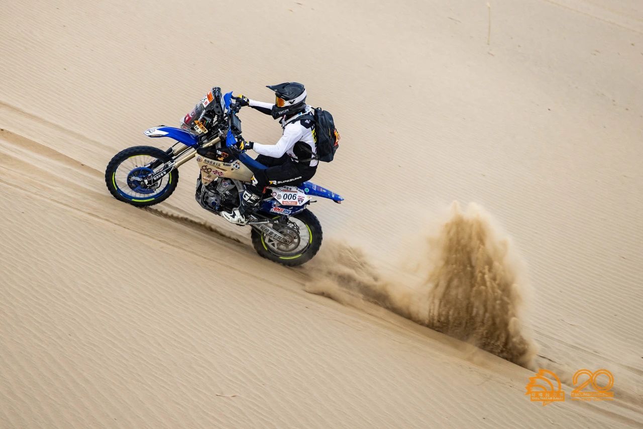 沙尘暴下的N39 第三赛段意外考验不断 - 赛事新闻 - 环塔拉力赛官方网站