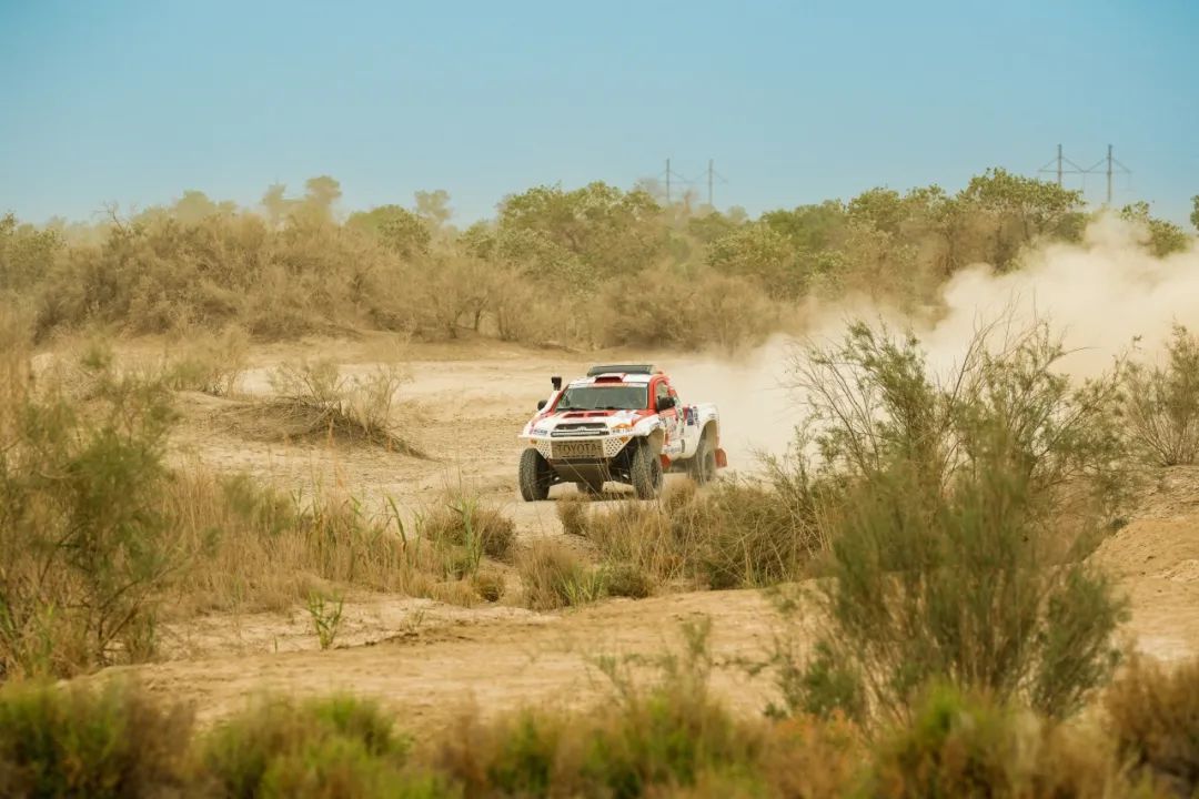 风沙肆虐，意志不灭——SS8爱跑·喀什赛区麦盖提 N39赛段激战实录 - 赛事新闻 - 环塔拉力赛官方网站