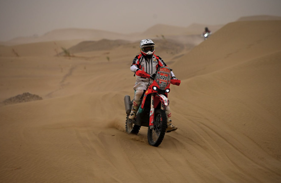 风沙肆虐，意志不灭——SS8爱跑·喀什赛区麦盖提 N39赛段激战实录 - 赛事新闻 - 环塔拉力赛官方网站