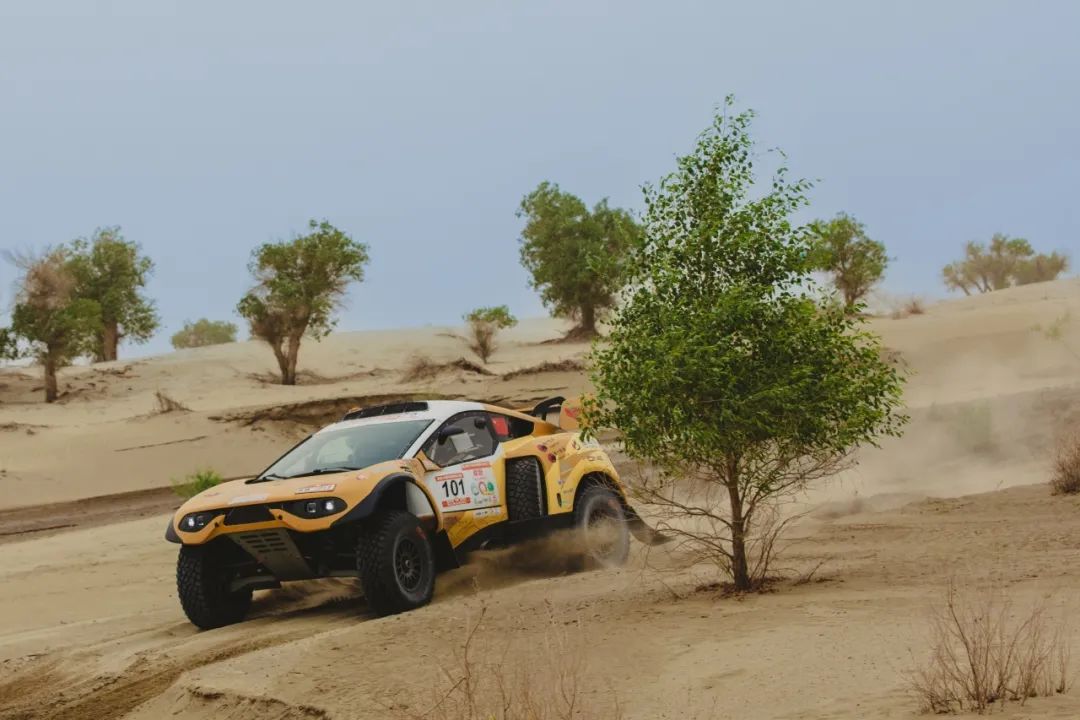 风沙肆虐，意志不灭——SS8爱跑·喀什赛区麦盖提 N39赛段激战实录 - 赛事新闻 - 环塔拉力赛官方网站
